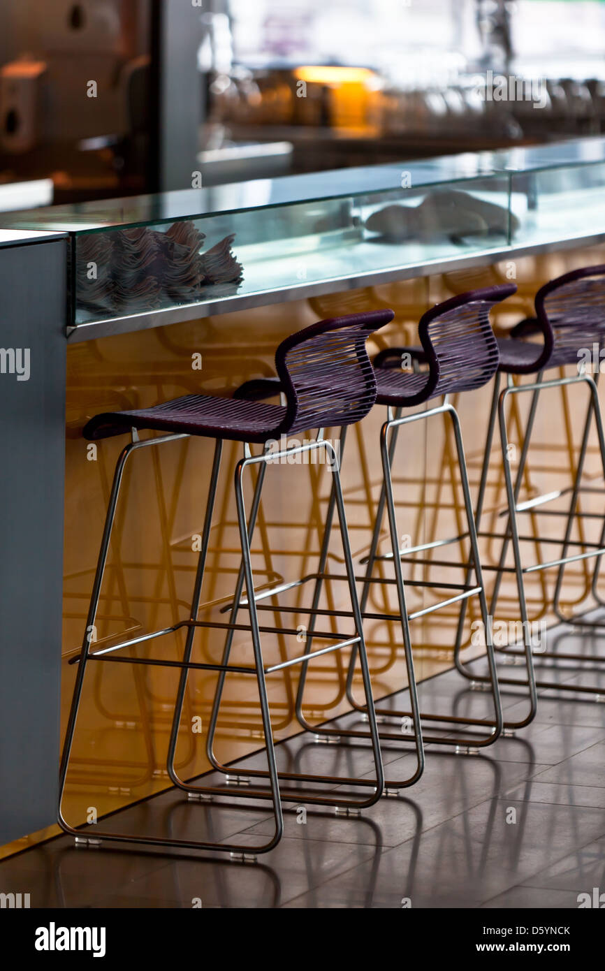 Empty stool bar hi-res stock photography and images - Alamy