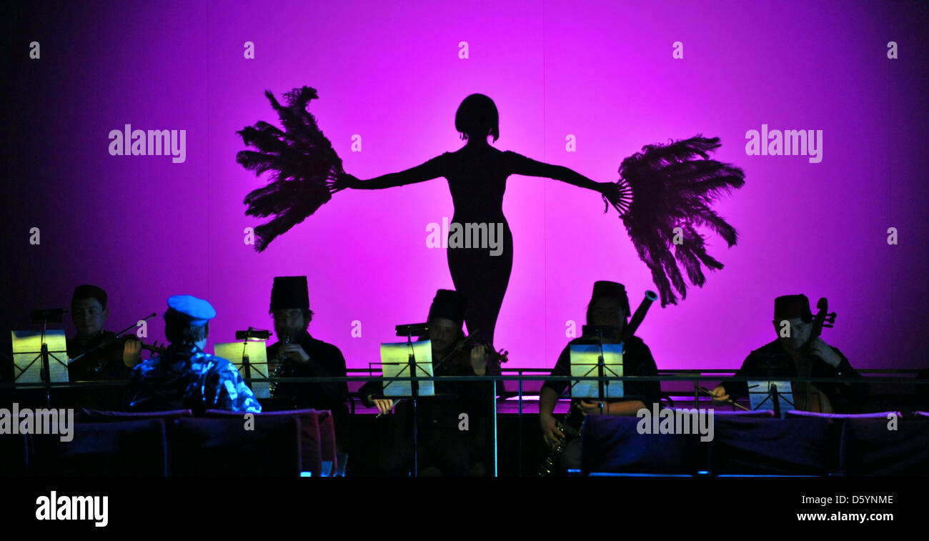 Daniela Gerstenmeyer as Cleopatra rehearses a scene from Georg ...