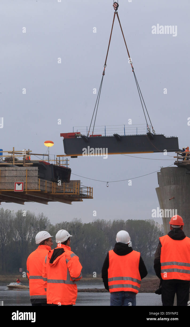 The final steal segments are installed at the new Elbe Bridge in ...