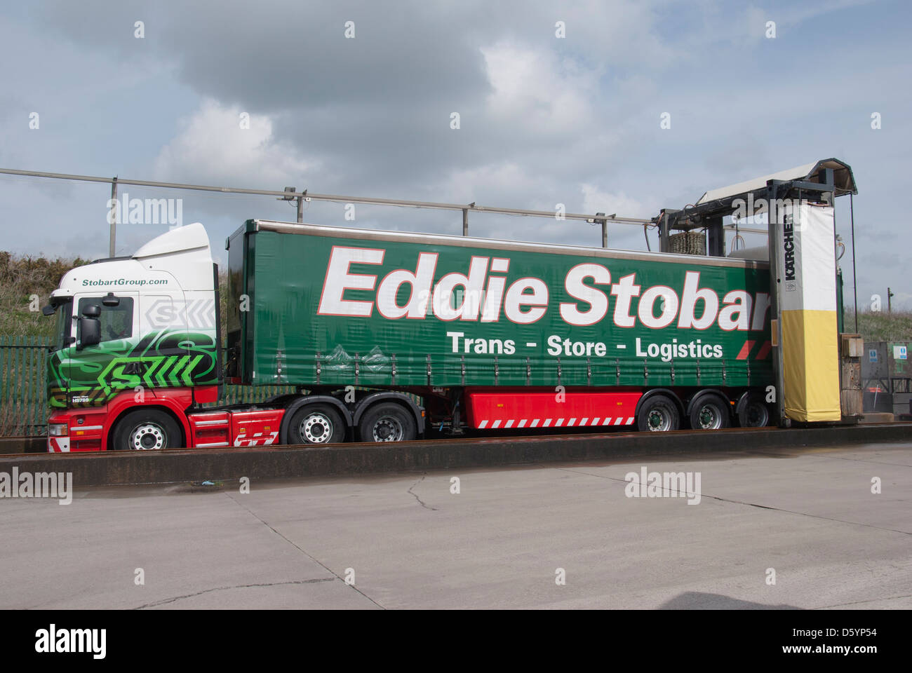 Eddie Stobart Lorry being washed at the Crick depot Stock Photo - Alamy