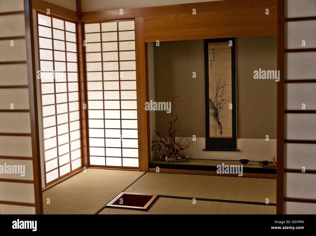 Traditional japanese living room hi-res stock photography and images ...