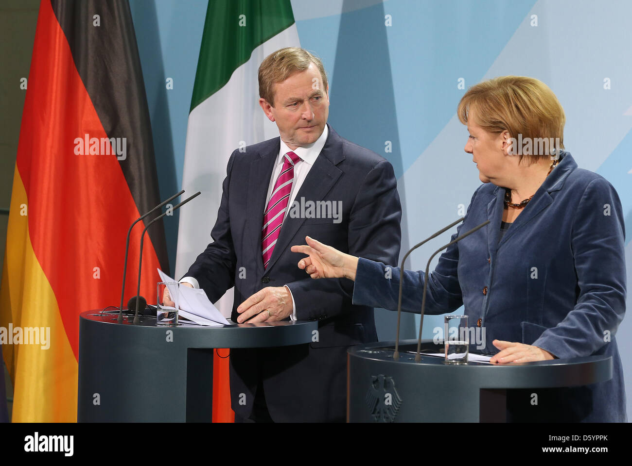 Irish Prime Minister Enda Kenny (L) and German Chancellor Angela Merkel ...