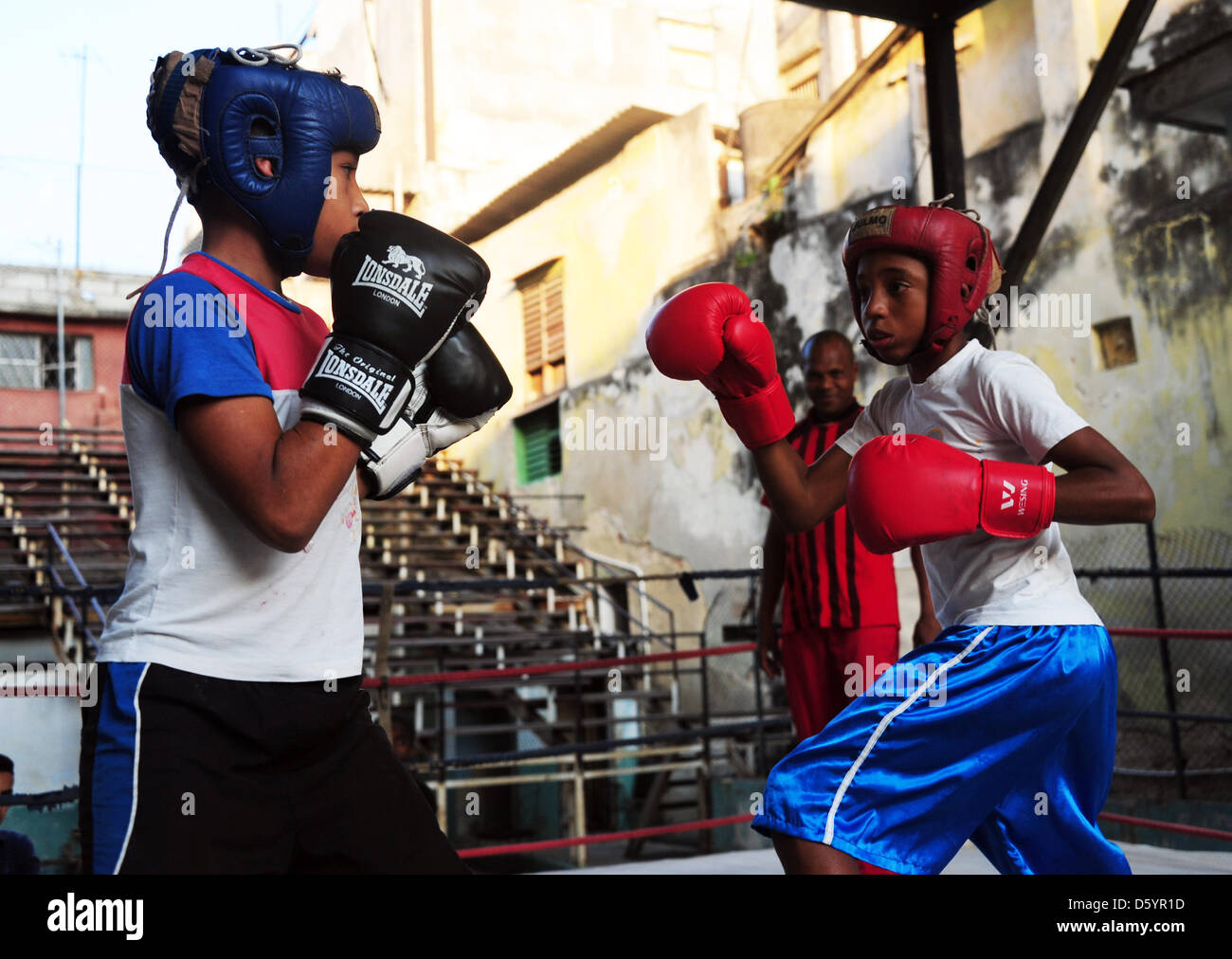 Cuba boxing school hi-res stock photography and images - Alamy