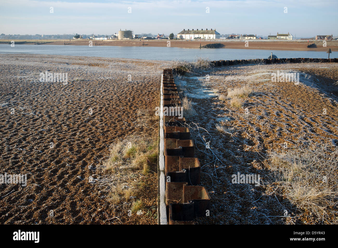 River wall hi-res stock photography and images - Alamy