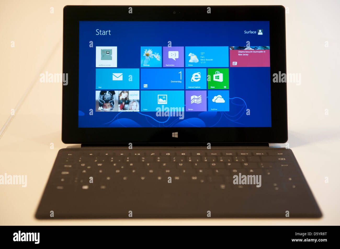 The tablet pc Microsoft Surface, operating with the new system Windows ...
