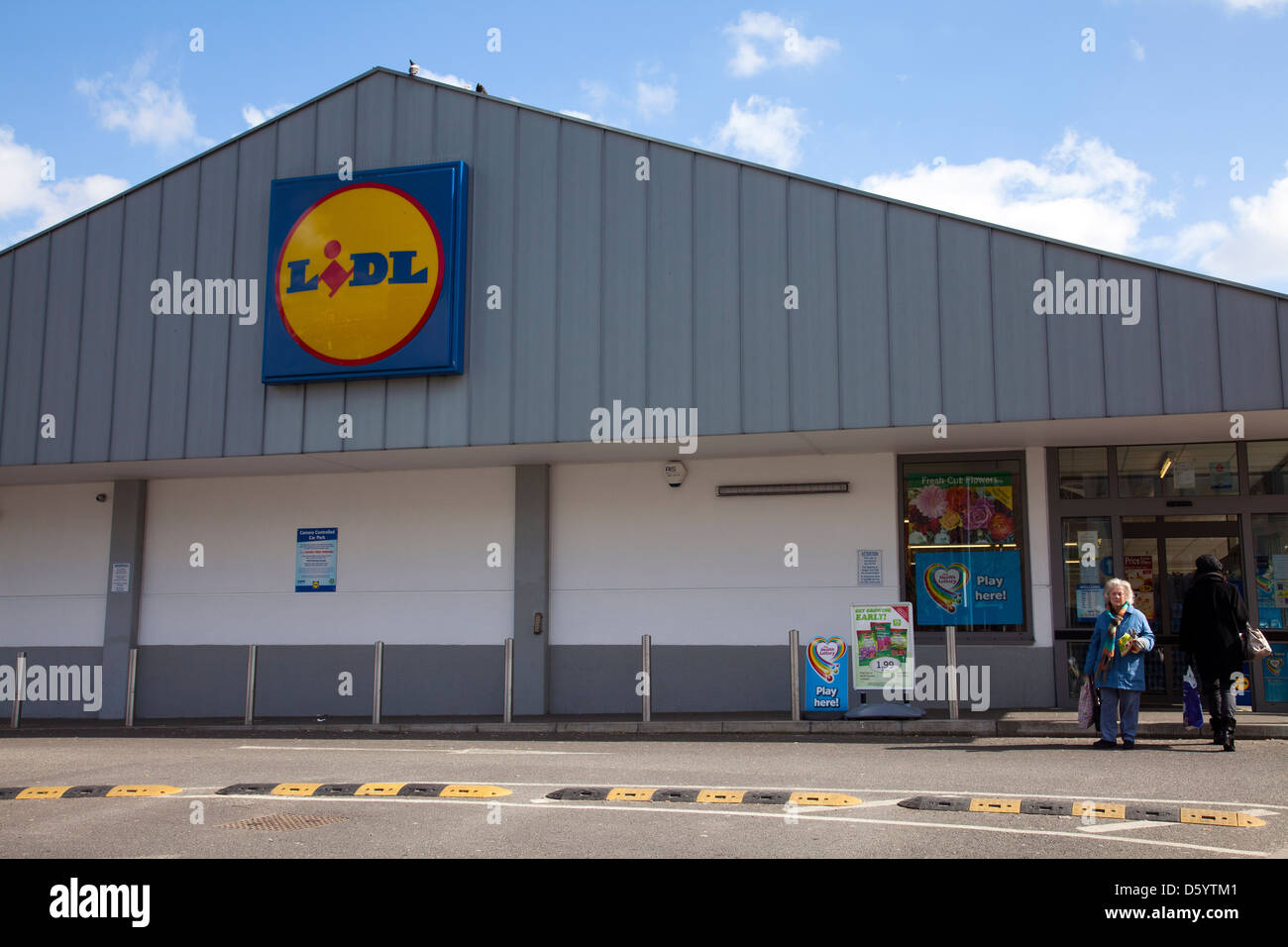 Lidl store sign england hi-res stock photography and images - Alamy