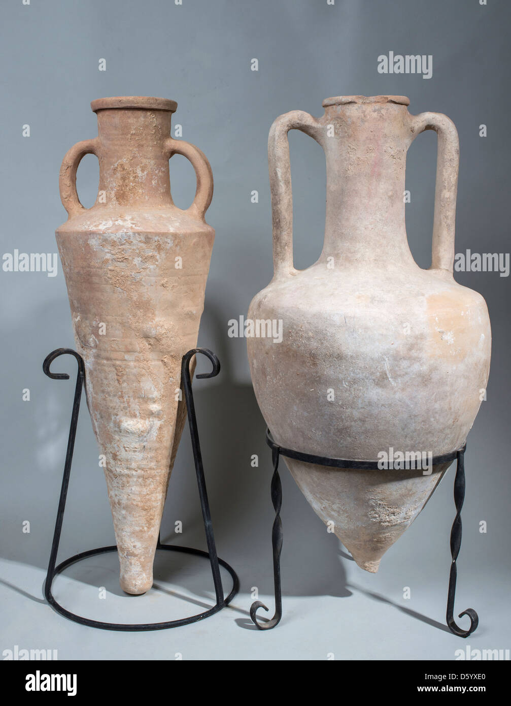 Amphoras hi-res stock photography and images - Alamy