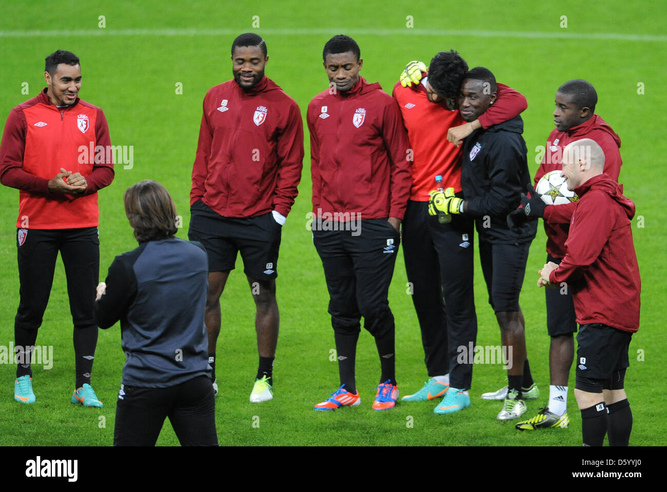 Coach stand hi-res stock photography and images - Alamy