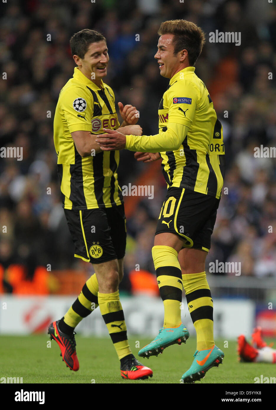 Dortmund's Mario Goetze (r) celebrates his 2-1 goal with Robert ...