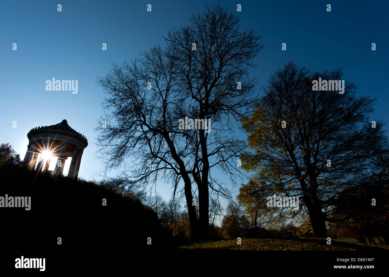 The shines through the collumns of the Monopteros at the English Garden ...