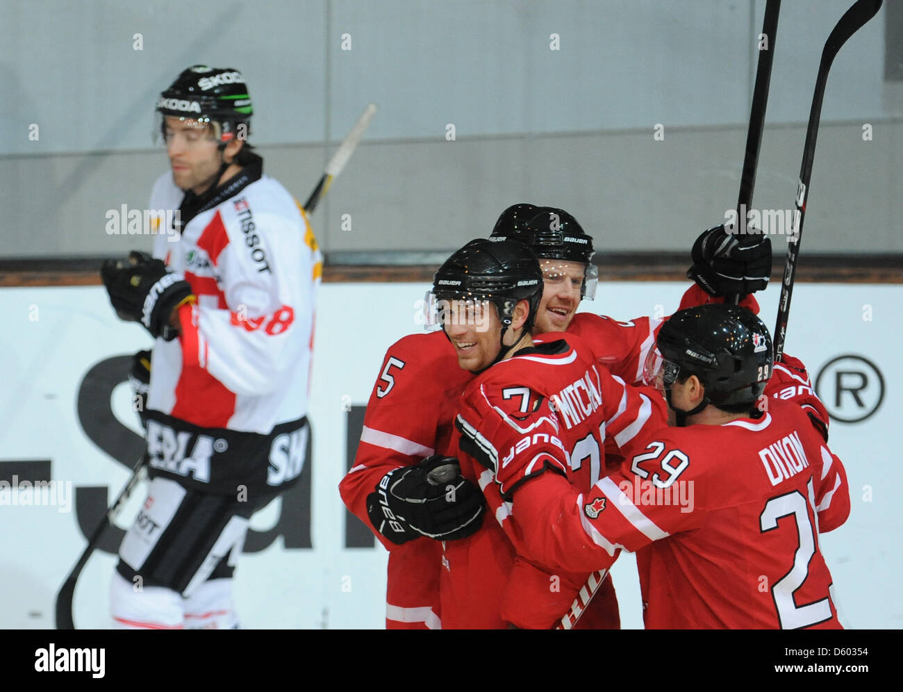 People celebrate hockey in canada hi-res stock photography and images ...