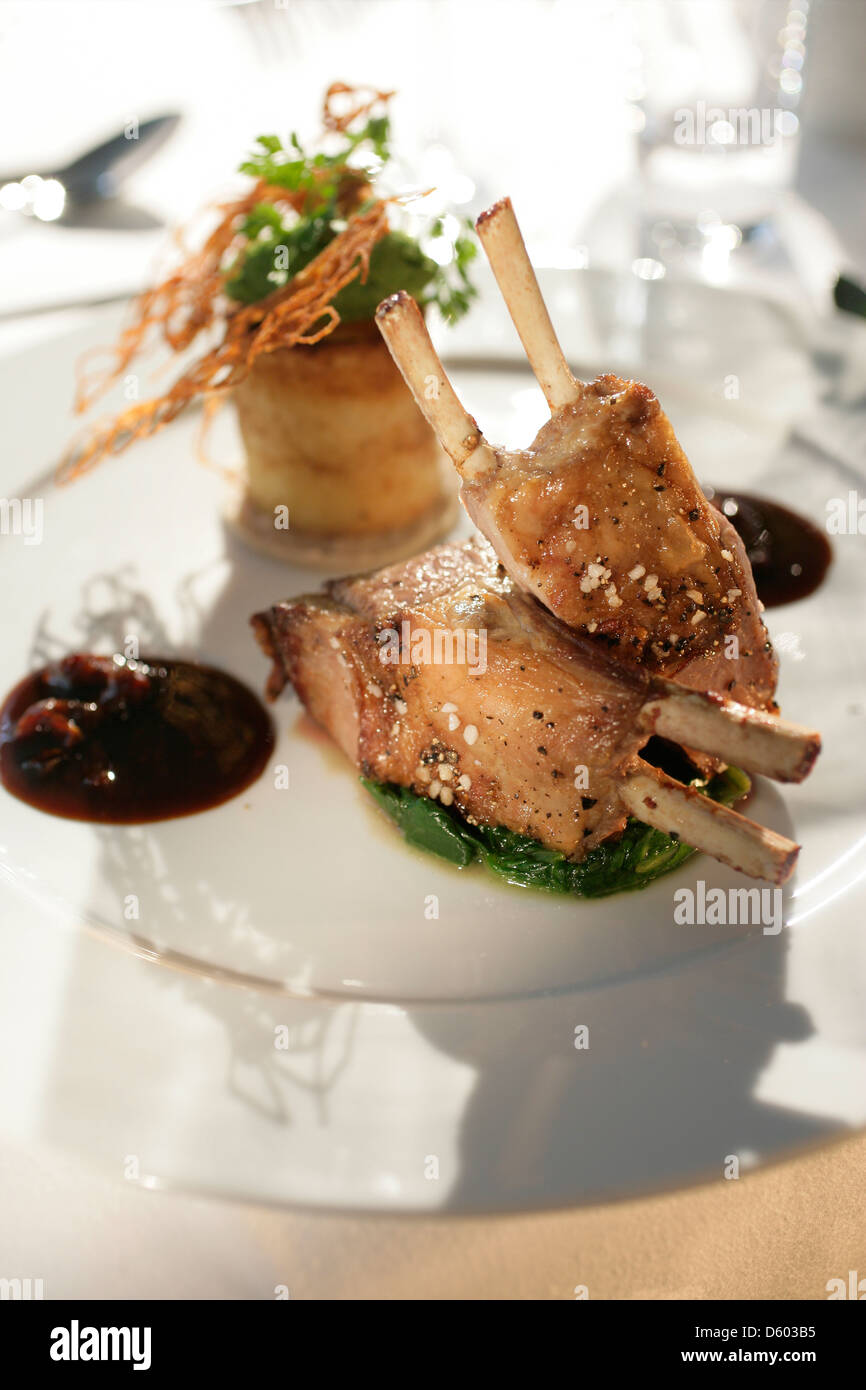 Lamb cutlets fine dining hi-res stock photography and images - Alamy