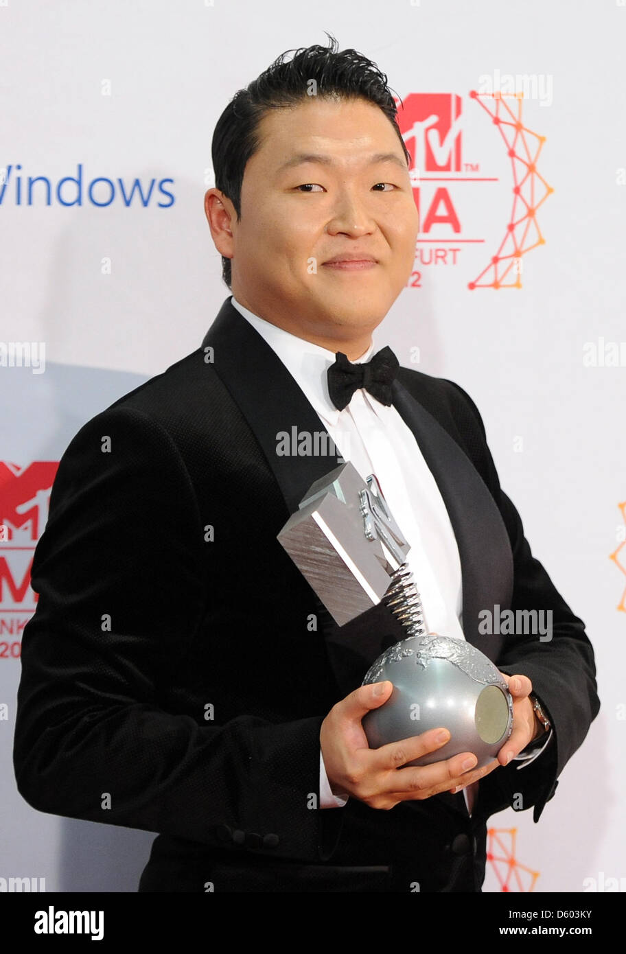 South Korean singer Psy celebrates his award for 'Best Video' in the ...