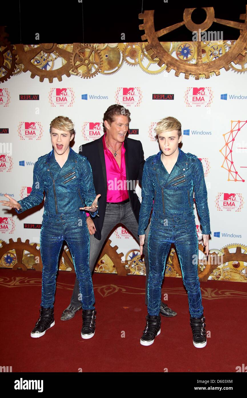 Irish singers Jonathan Grimes (l) and Edward Grimes (r) of "Jedward ...