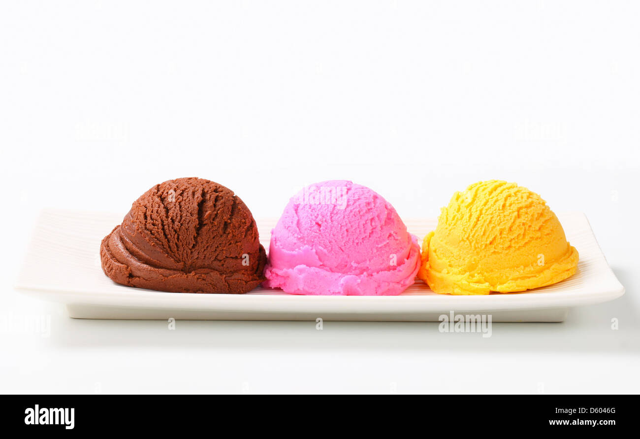 Three scoops of ice cream on a long plate Stock Photo - Alamy