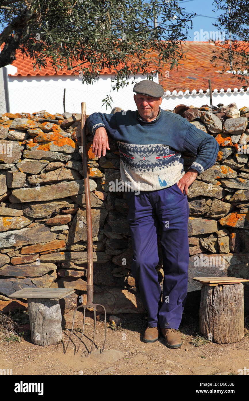 Farmer with a pitchfork hi-res stock photography and images - Alamy