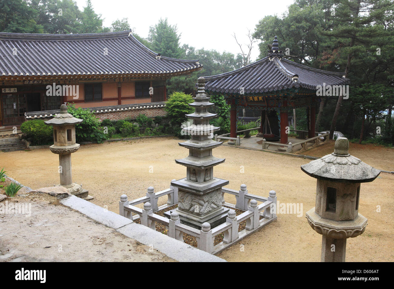 Korean temple hi-res stock photography and images - Alamy