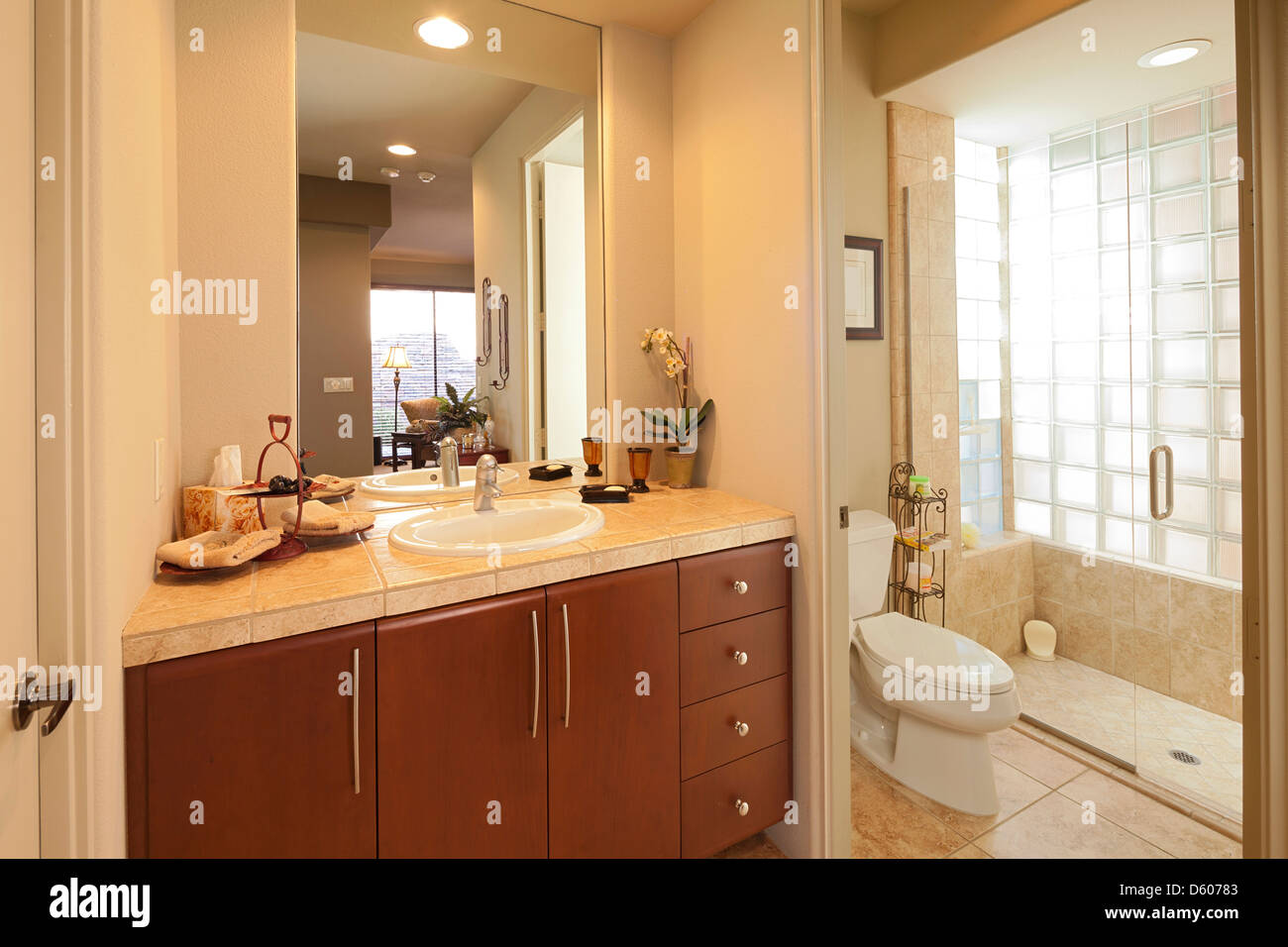 Classic bathroom hi-res stock photography and images - Alamy