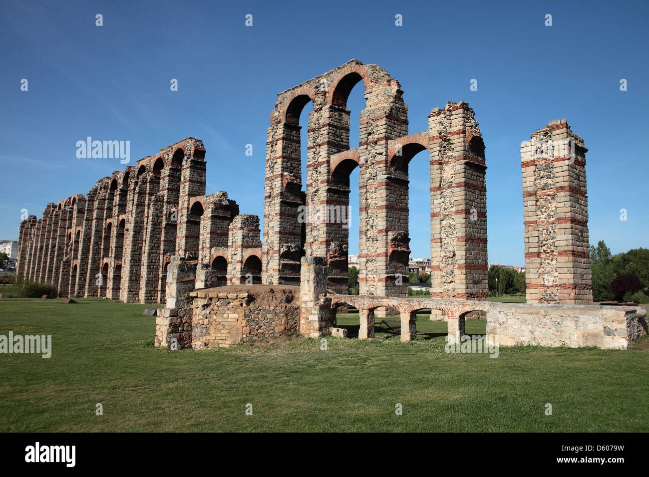A roman aqueduct in Merida, Spain Stock Photo - Alamy