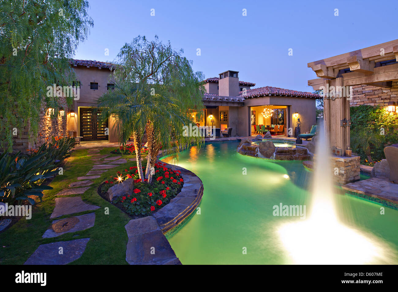 Fountain shooting water hi-res stock photography and images - Alamy
