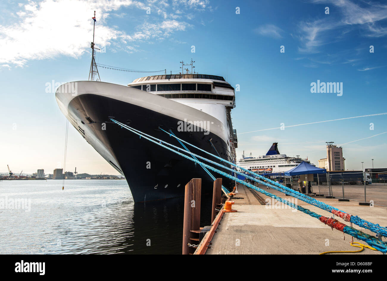 Large ocean steamship hi-res stock photography and images - Alamy