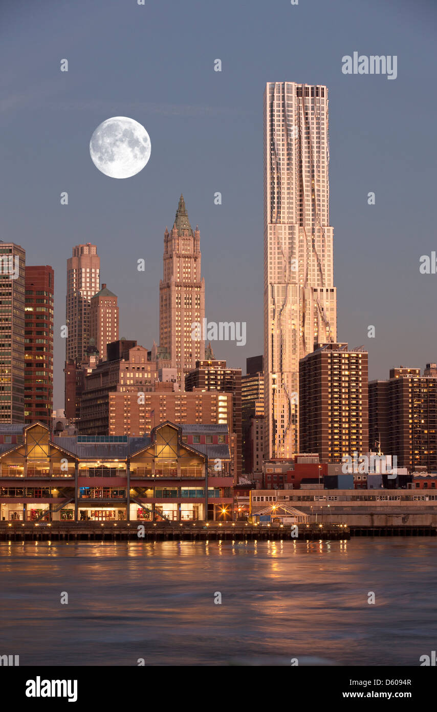 The woolworth tower hi-res stock photography and images - Alamy