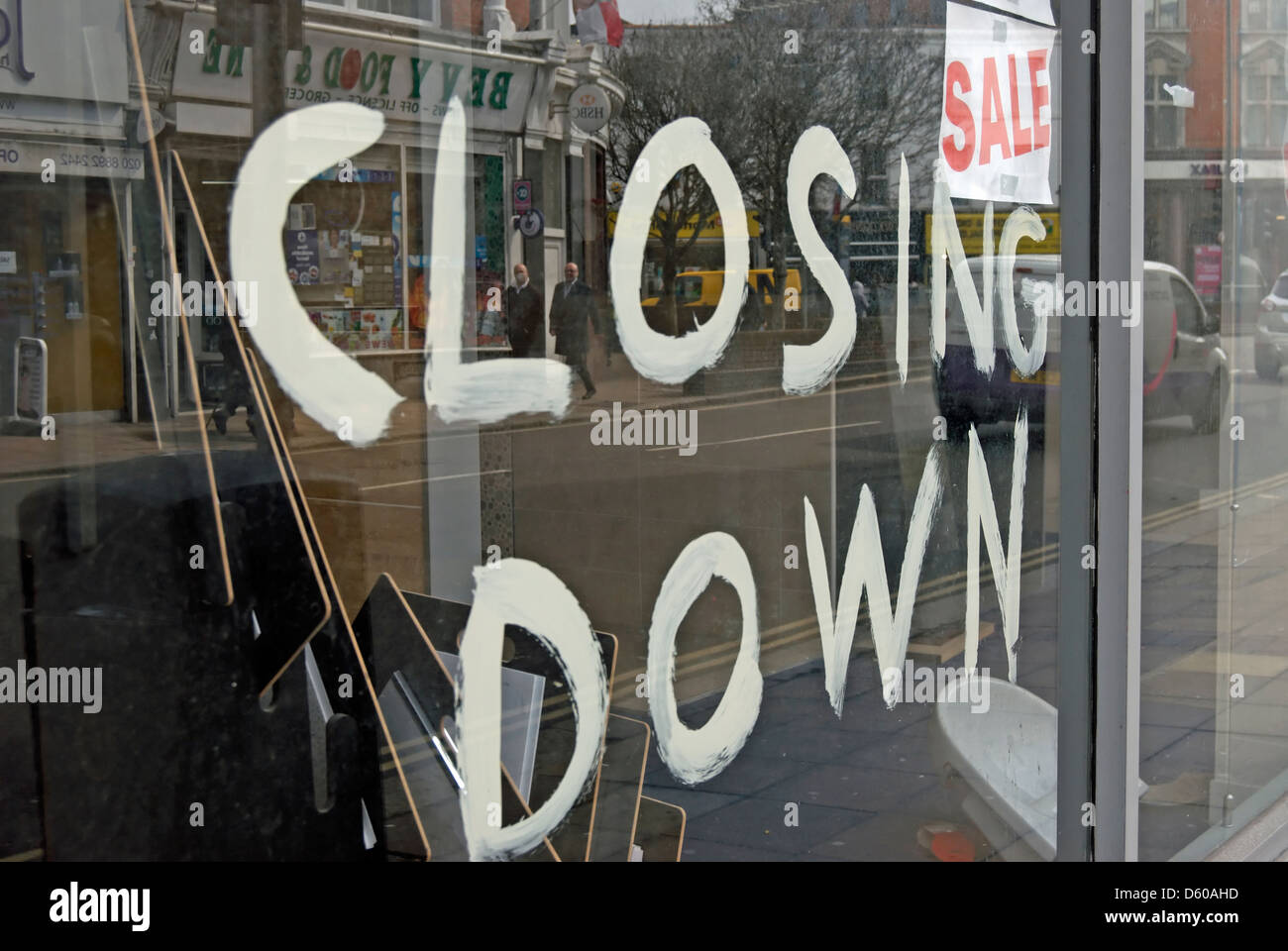 Shop closing down sign hi-res stock photography and images - Alamy