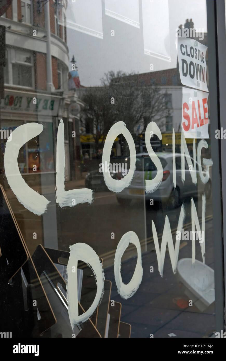 Closing down sign hi-res stock photography and images - Alamy