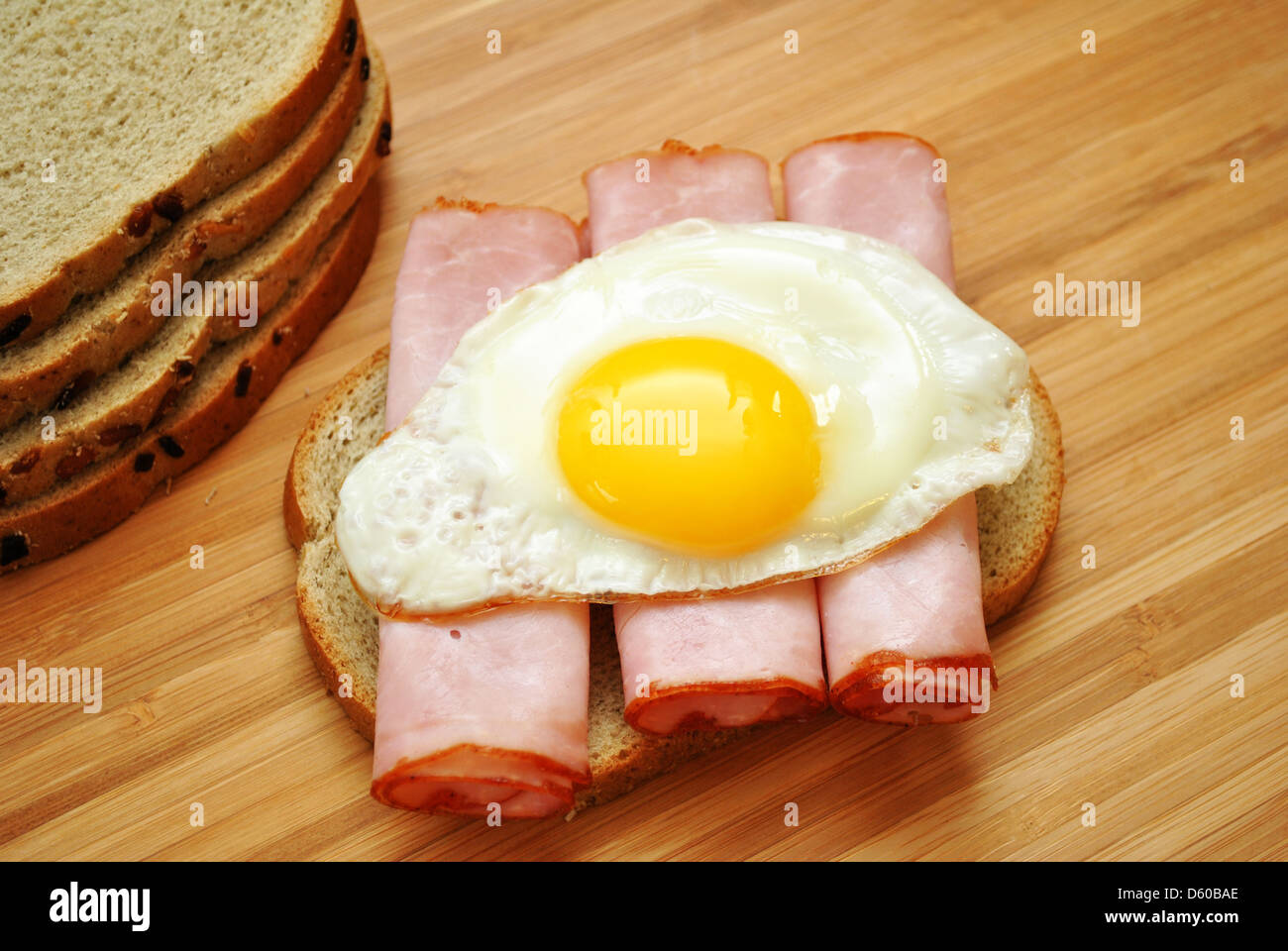 Fried egg and ham on toast hi-res stock photography and images - Alamy