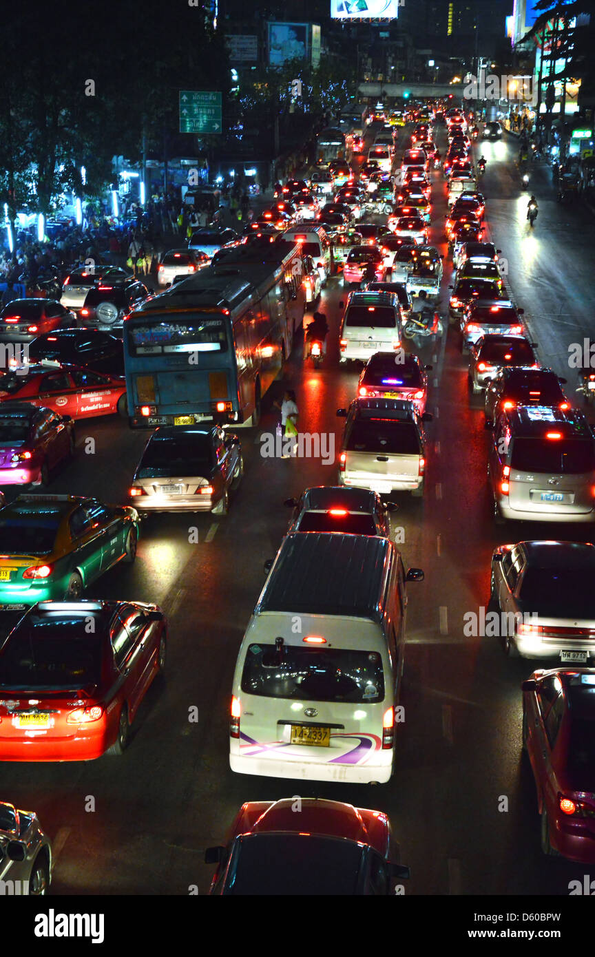 Busy road at night Stock Photo - Alamy