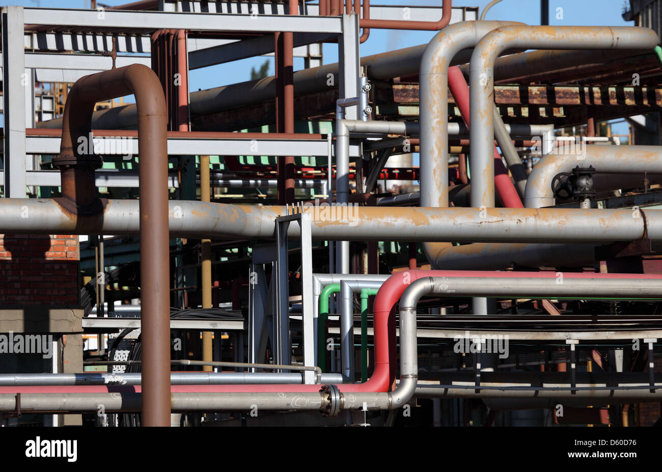 Oil refinery pipes hi-res stock photography and images - Alamy