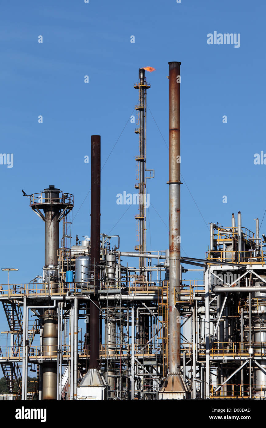 Refinery pipes hi-res stock photography and images - Alamy