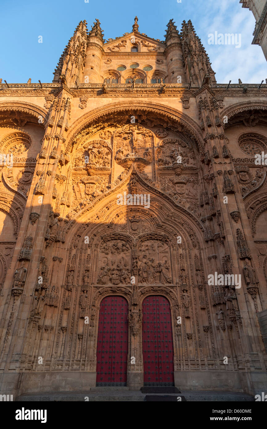 New cathedral entrance hi-res stock photography and images - Alamy