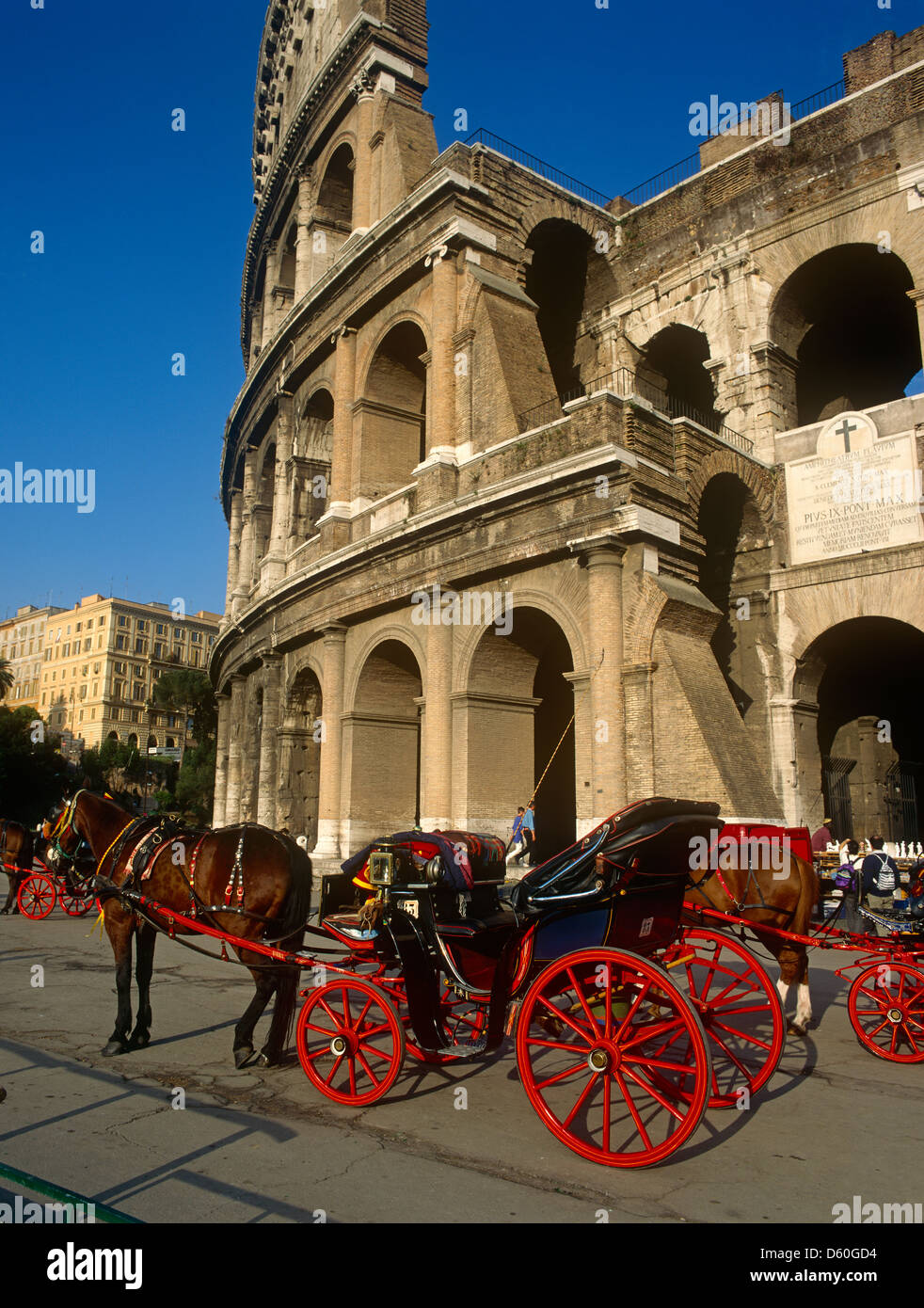 Italy rome colosseum horse carriage hi-res stock photography and images ...