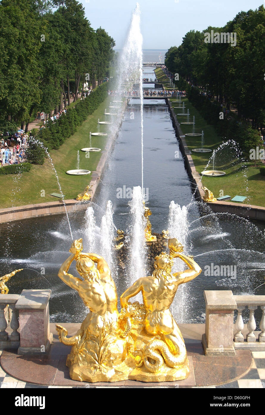 The Samson Fountain and Water Avenue at Peterhof Palace,St.Petersburg ...