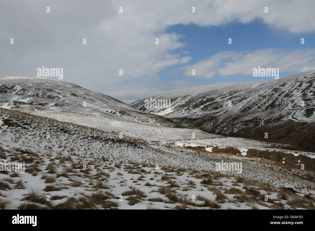 Snow ochil hills hi-res stock photography and images - Alamy
