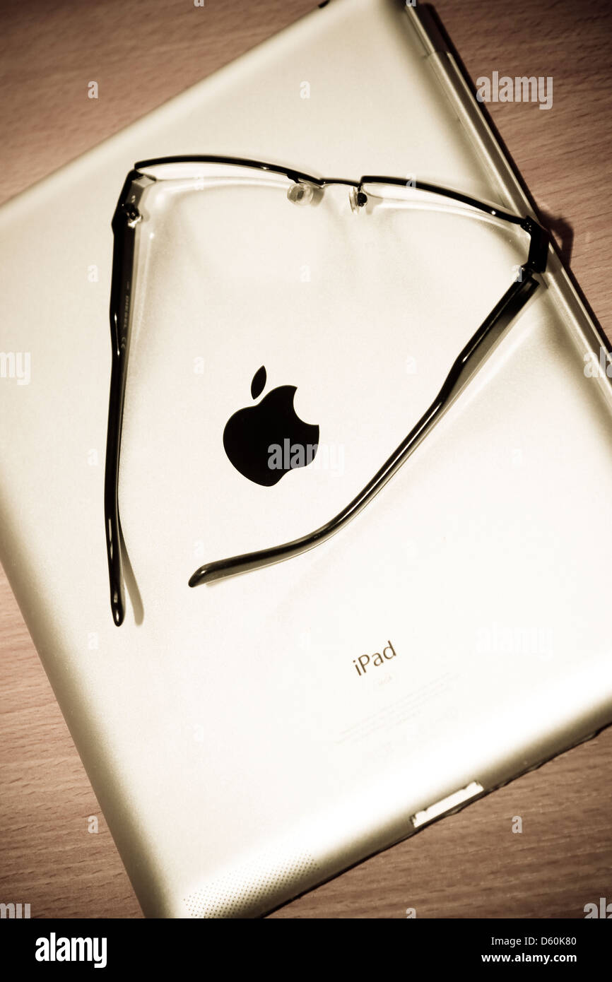 Apple ipad back hi-res stock photography and images Alamy