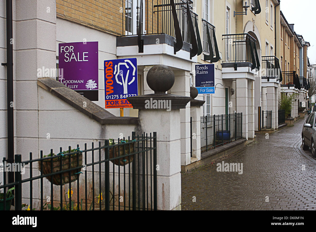 Lots of house sale sign hi-res stock photography and images - Alamy