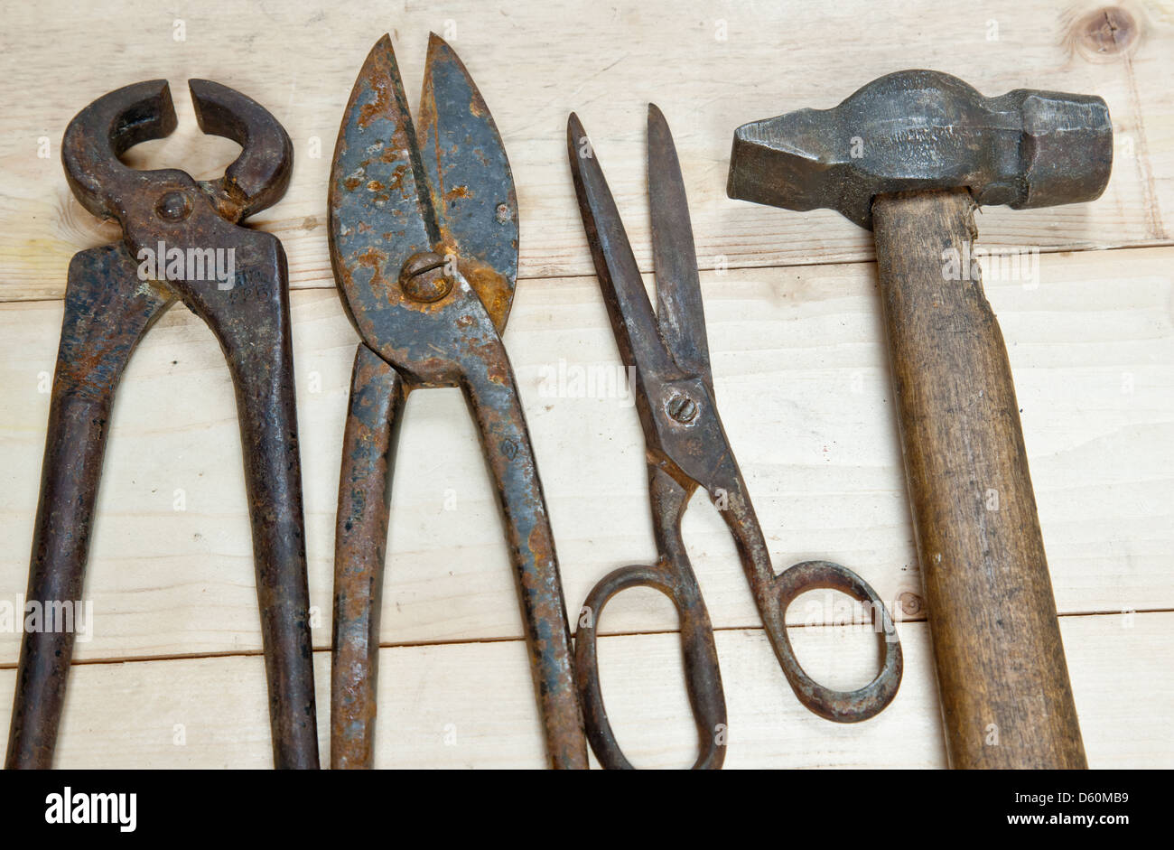 Hammer and nippers on wood background Stock Photo - Alamy