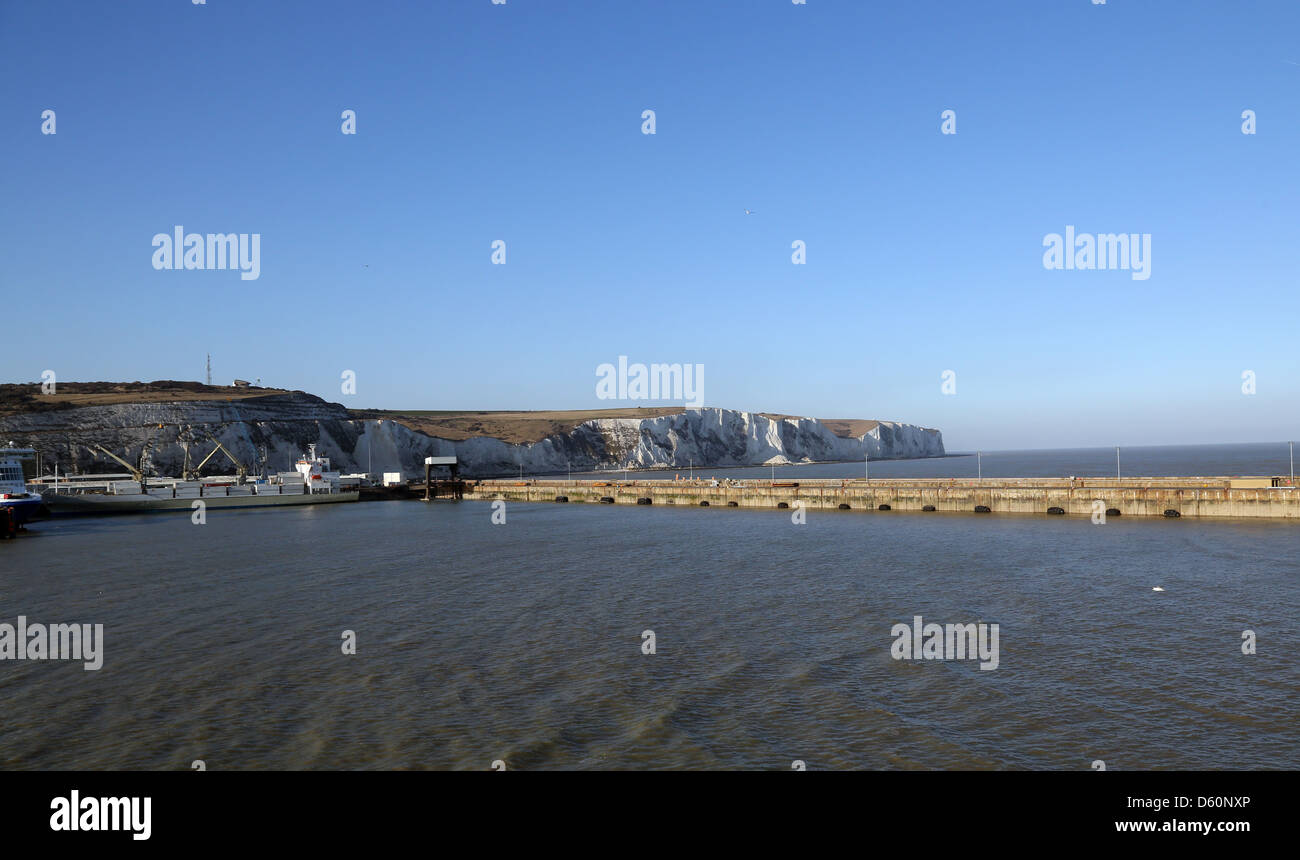 Dover harbour hi-res stock photography and images - Alamy