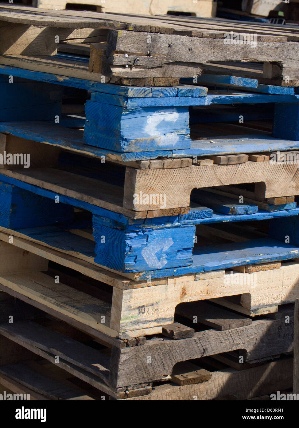 Blue pallets hi-res stock photography and images - Alamy