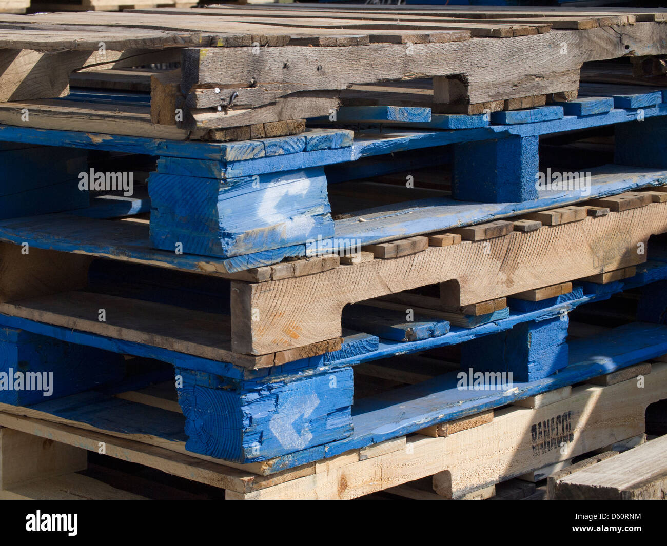 Blue pallets hi-res stock photography and images - Alamy