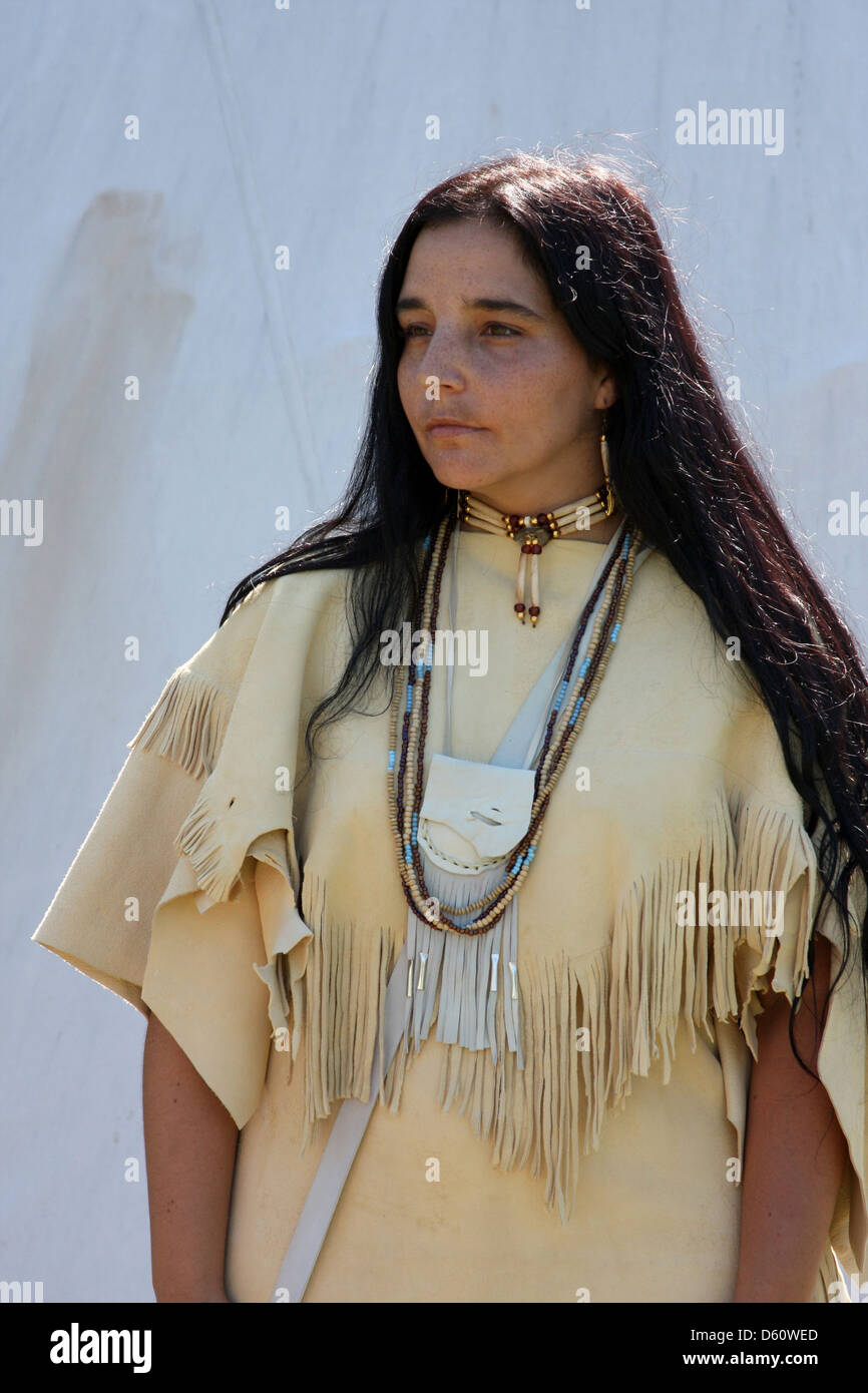 Mono Indian And Native American High Resolution Stock Photography and ...