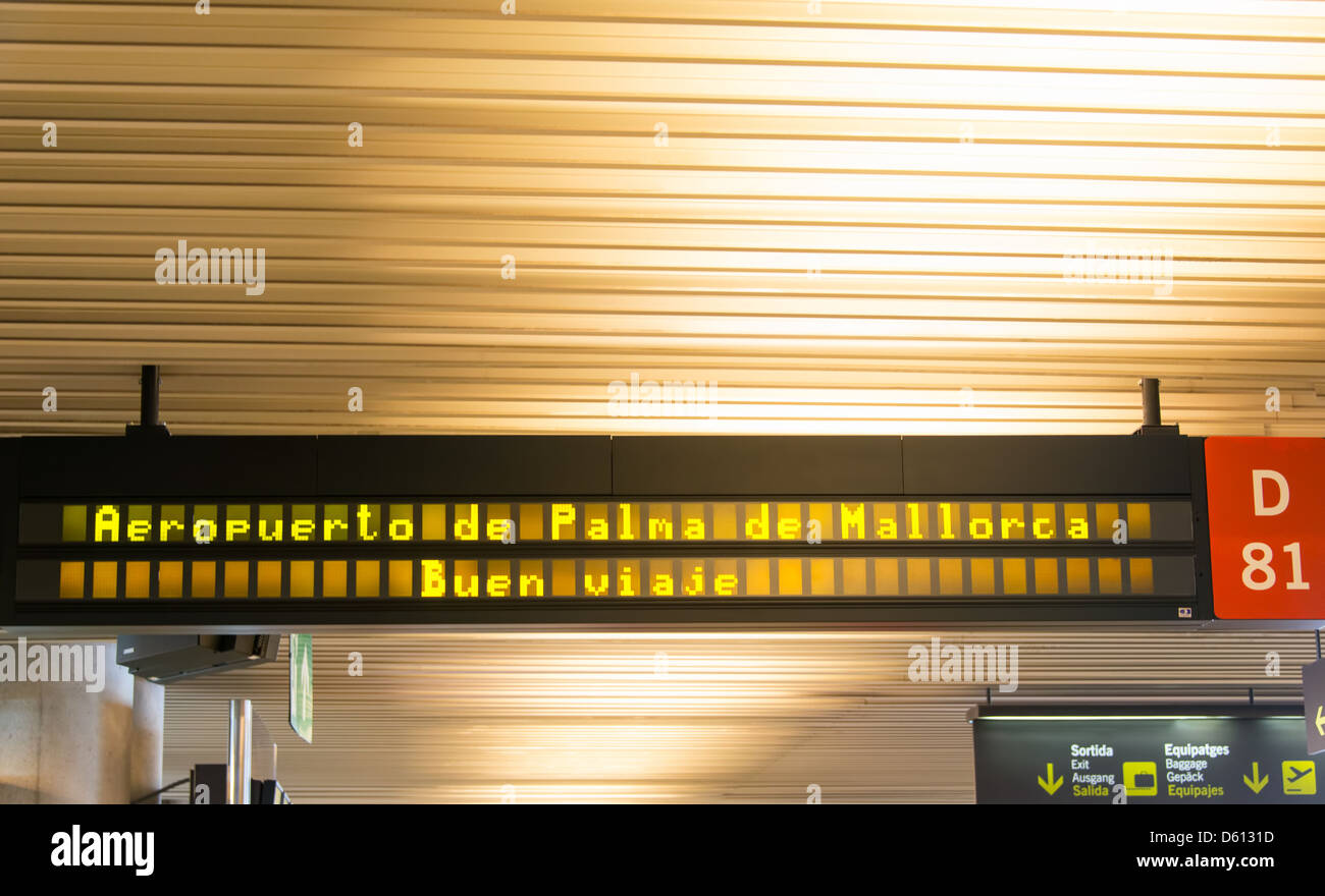 Welcome sign at airport Stock Photo - Alamy