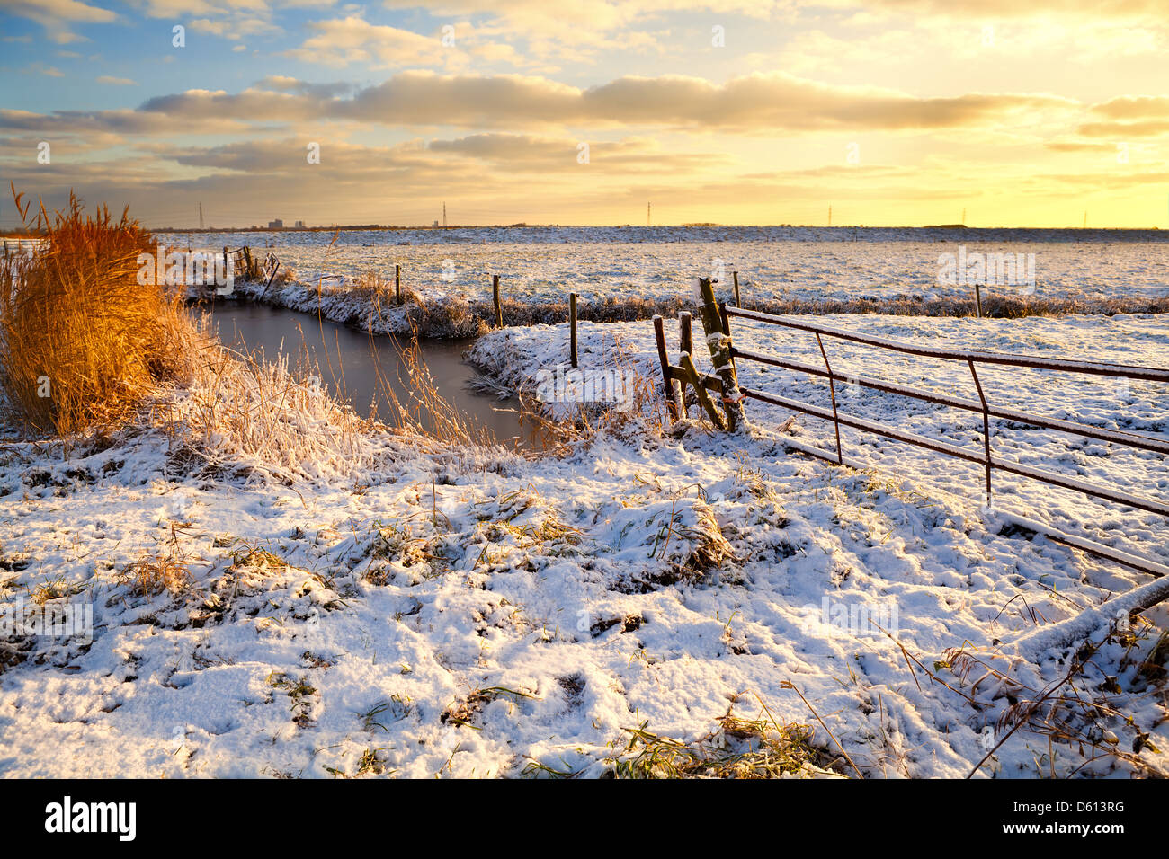 Snow in the fields hi-res stock photography and images - Alamy