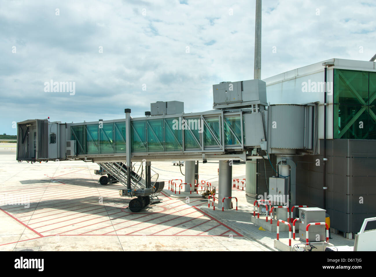 Airport boarding ramp hi-res stock photography and images - Alamy