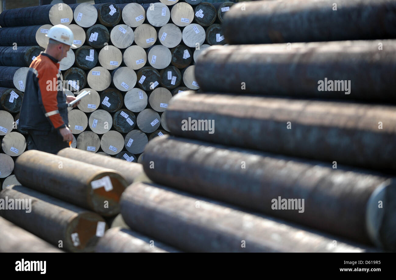Steel pipes are stored at Vallurex & Mannesmann plug rolling mill in ...