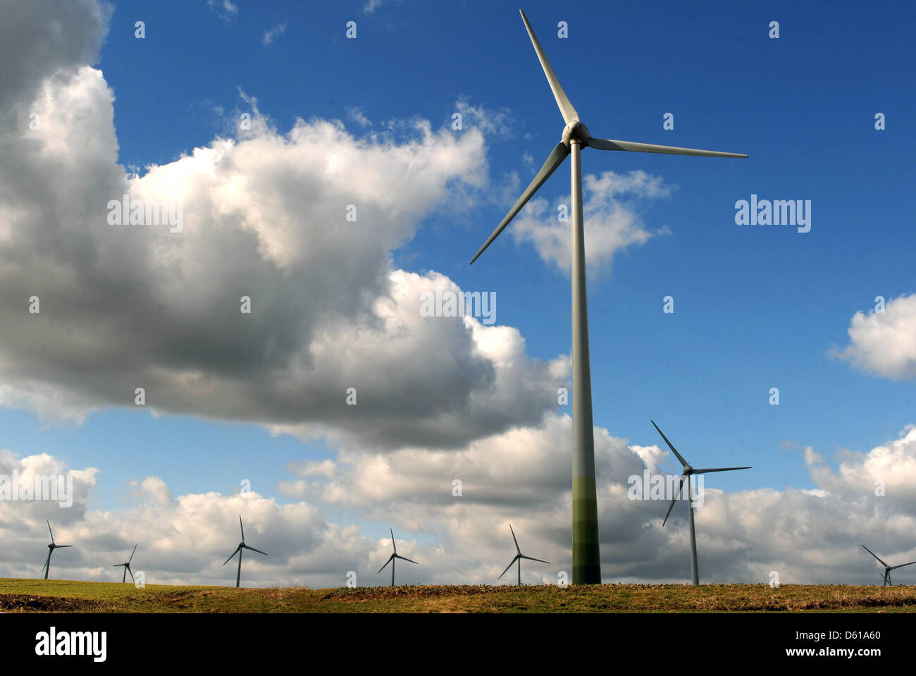 Field of wind trubines hi-res stock photography and images - Alamy