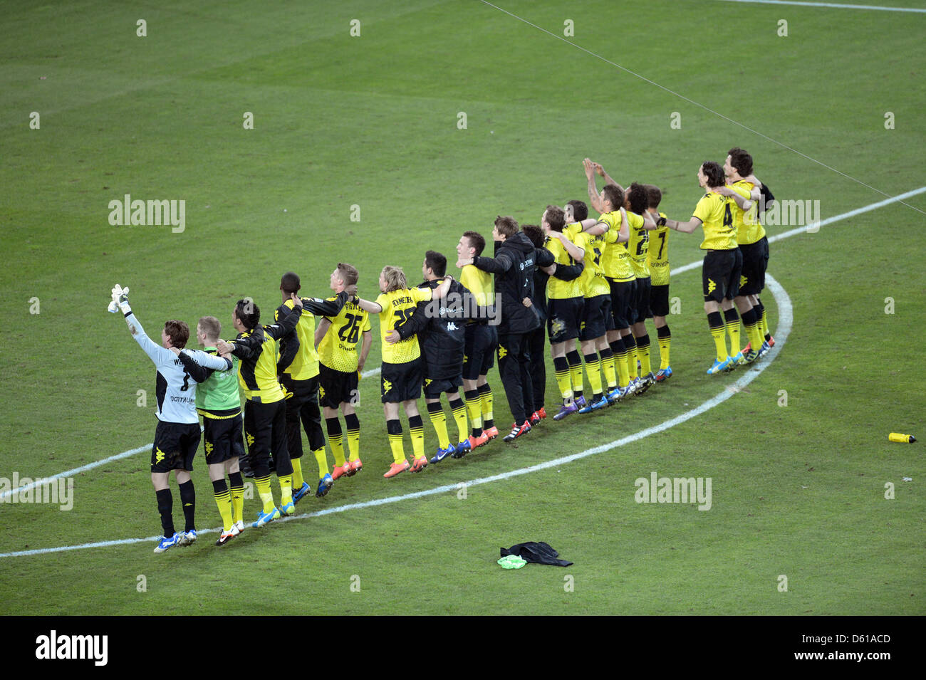 Dortmund's team celebrates its victory after the German Bundesliga ...