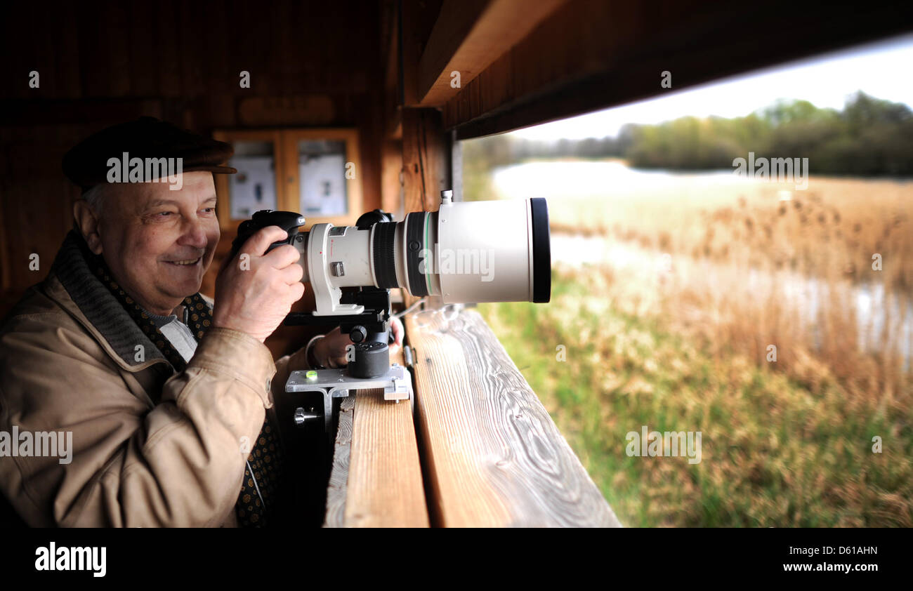 Hobby photographer Stefan Csoegoer (73) takes pictures at the natural ...